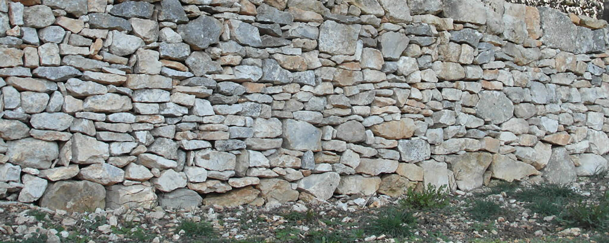 Mur en pierre sèche - Art et Rénovation